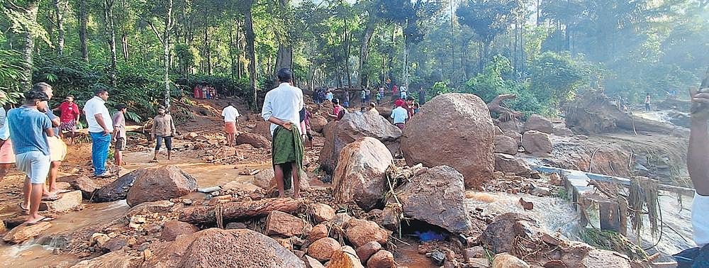 One killed as heavy rain lashes Kerala's Santhanpara