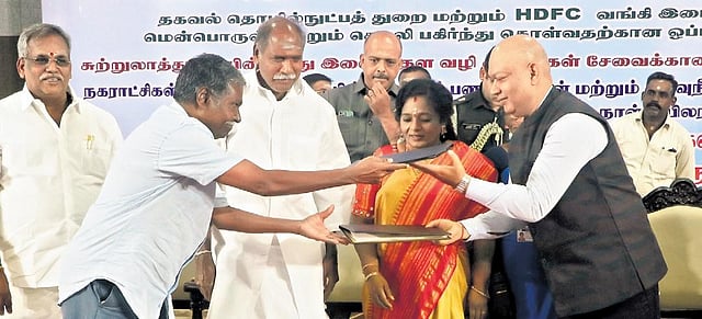 Pondy CM says secys delaying files, L-G asks chief secy to address issue