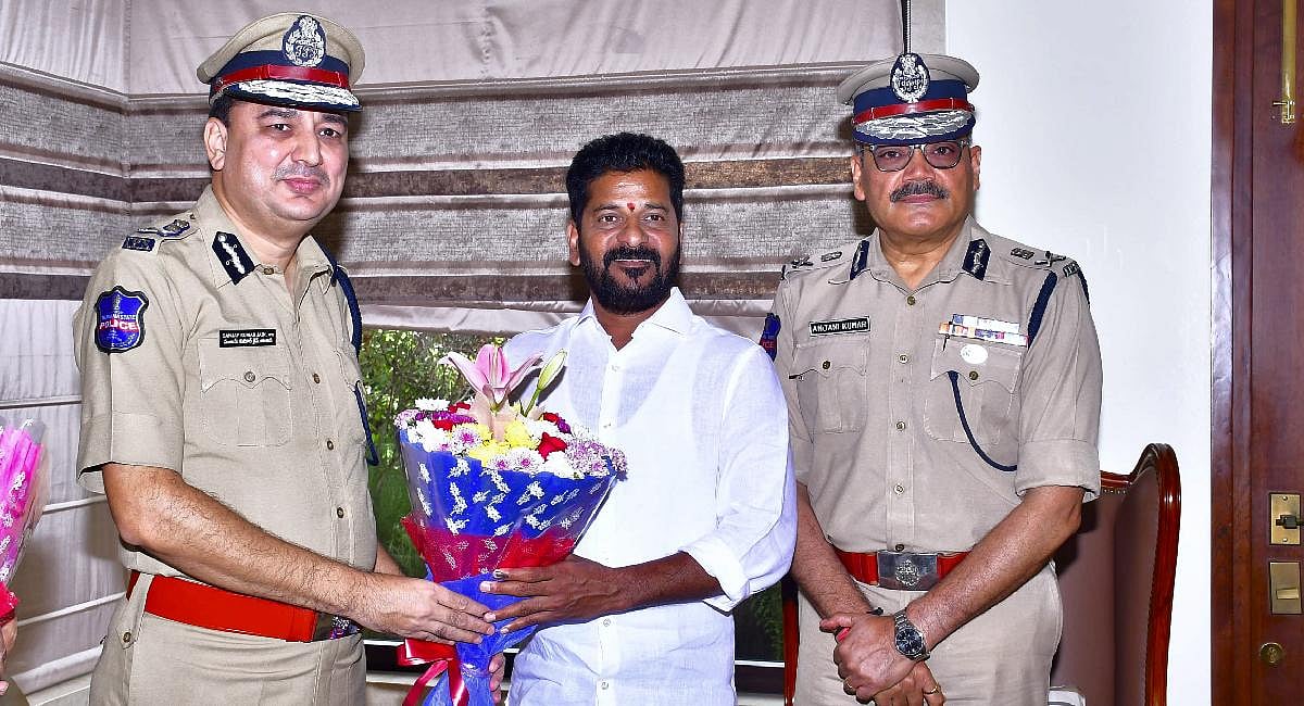 EC orders suspension of Telangana DGP over violation of model code of ...