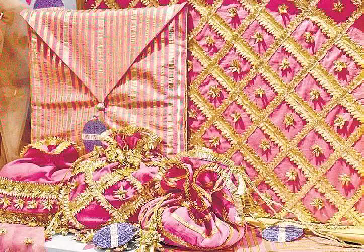 HM pulled up for allowing politicos gift students on Republic Day