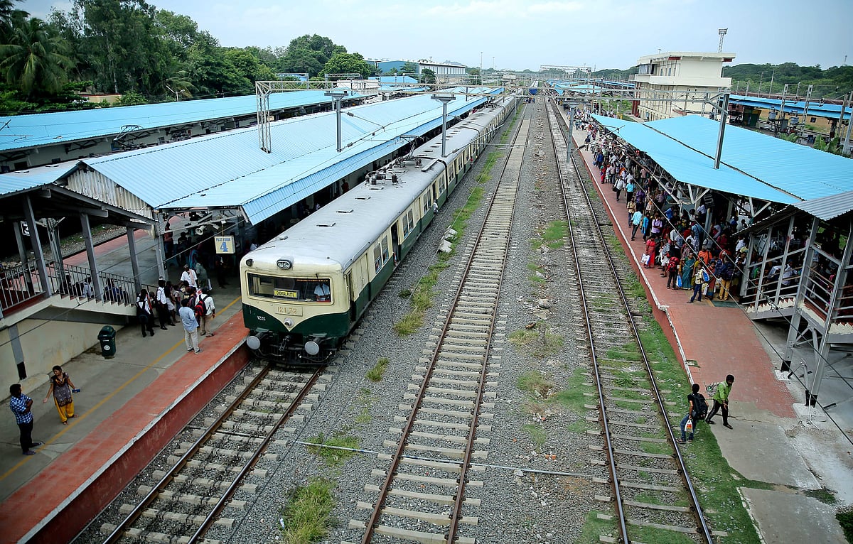 Girl student run over by train near Tambaram