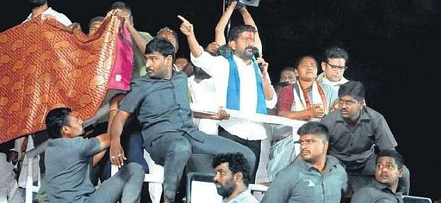 Congress, BRS men resort to stone pelting during TPCC chief Revanth’s Yatra
