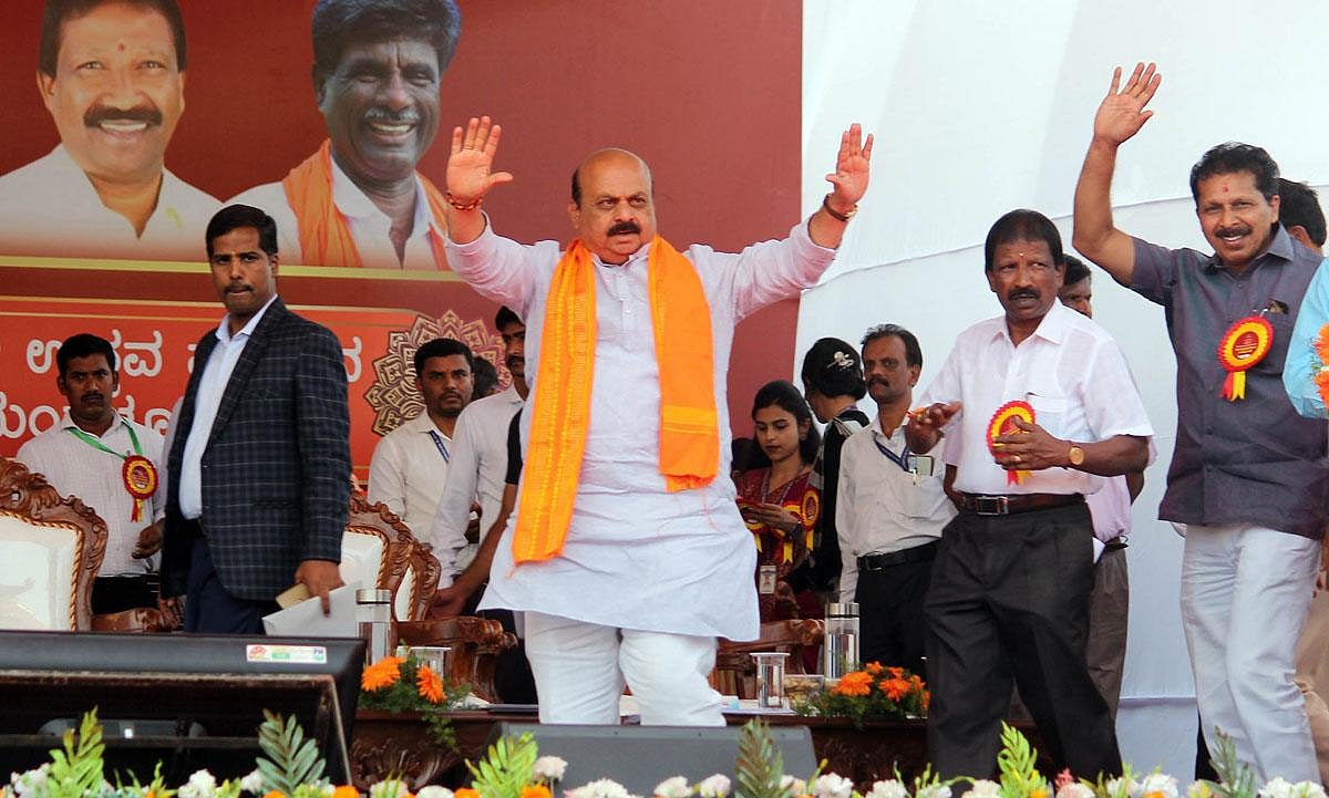 Cong guarantee card just a visiting card: CM