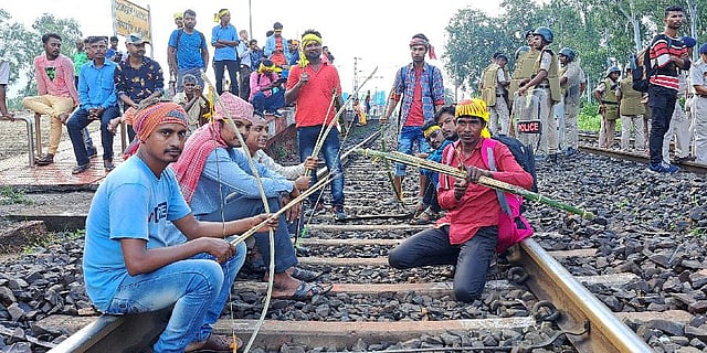 West Bengal: Kurmi community members lift blockade at Kustaur, stir in ...