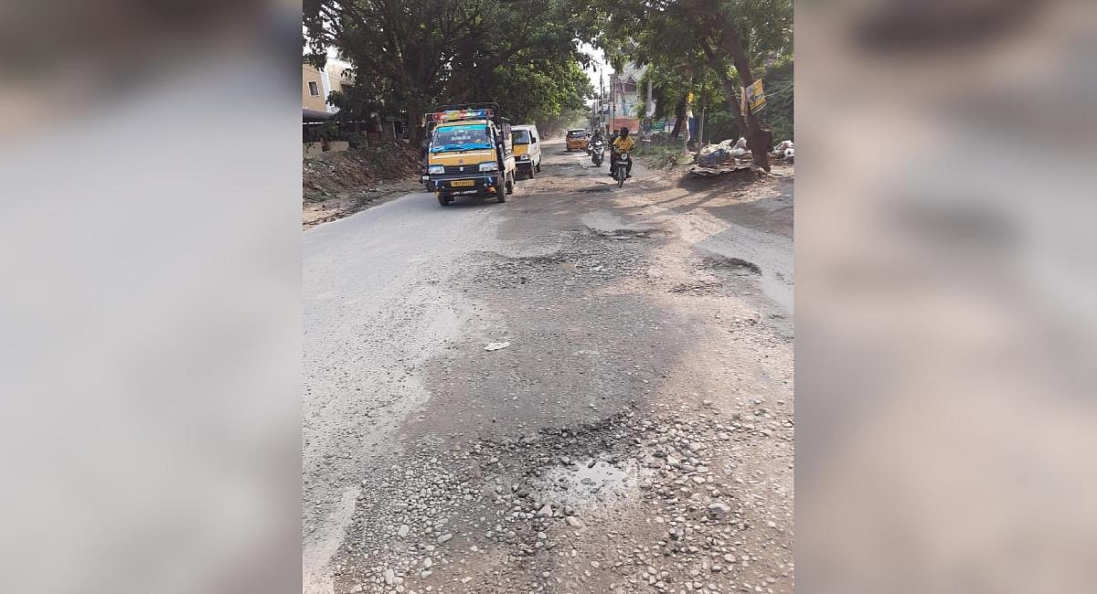 Vilankurichi road in need of repairs