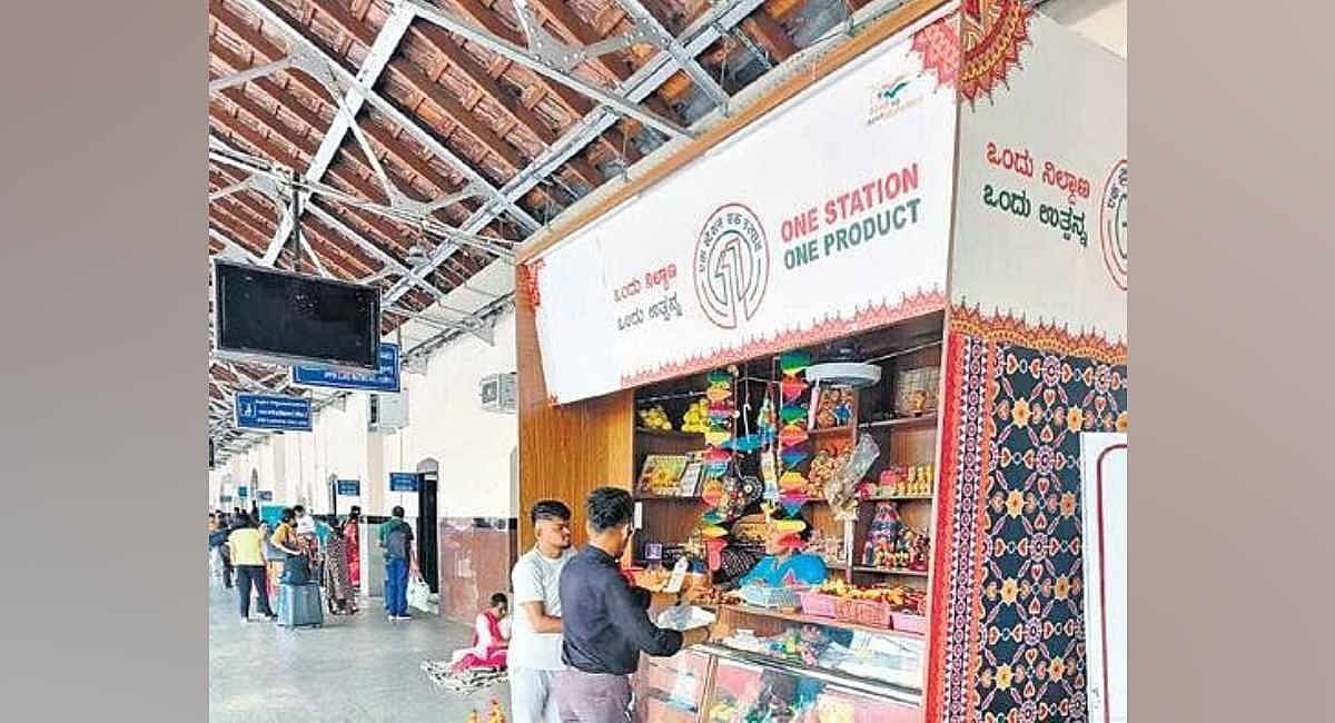 'Allow permanent shops for palm products at railway stations'