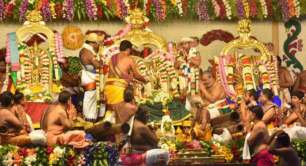 Chithirai festival: Celestial wedding of Meenakshi Sundareswarar held ...