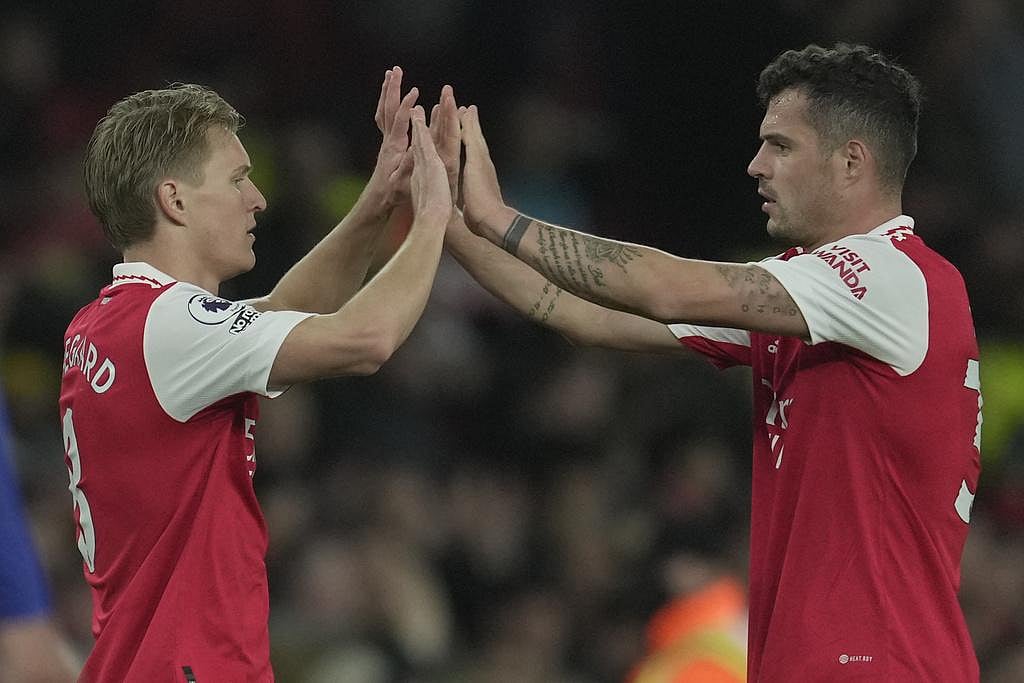 Premier League: Arsenal beats Chelsea 3-1 to get back on top of table