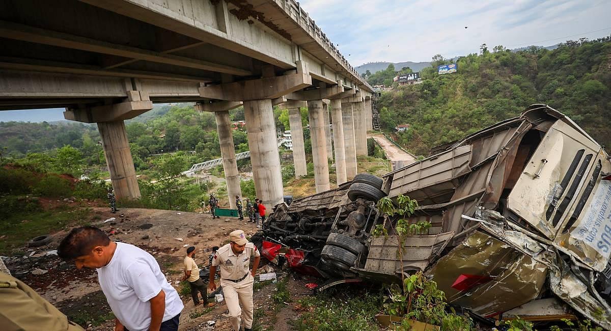 8 killed, 20 injured as bus falls off bridge in Jammu