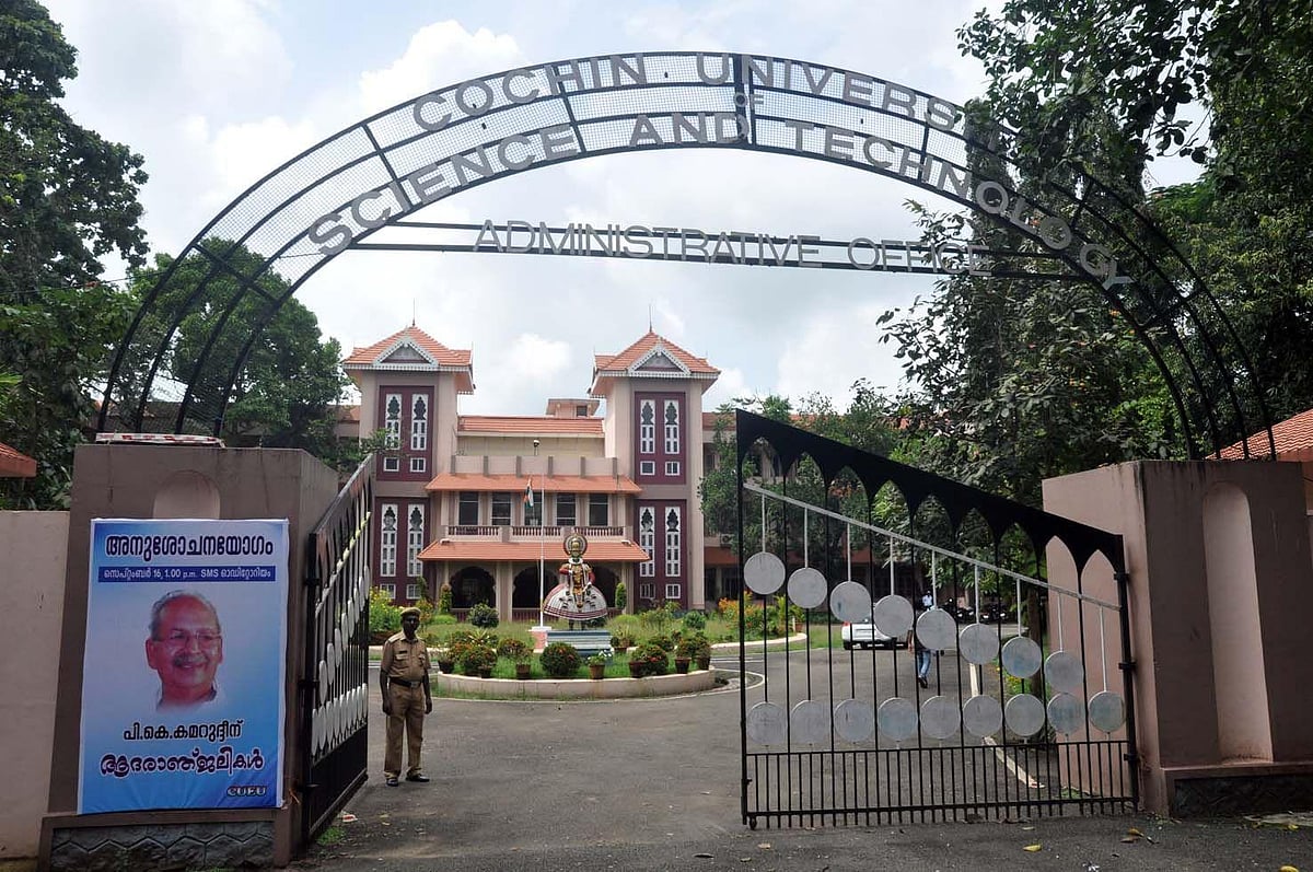 Seven, including two employees, injured in clash at Cusat