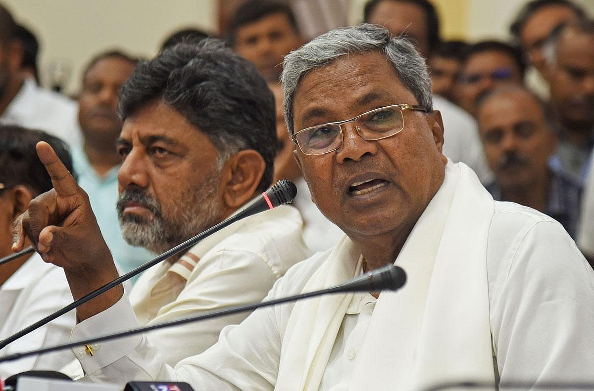 Family of communal violence victims get Rs 25 lakh in Karnataka, CM ...