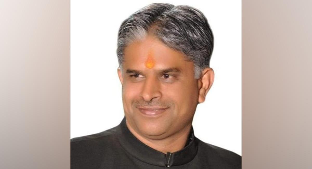 Ghazipur APMC chief quits, joins BJP after resigning from AAP