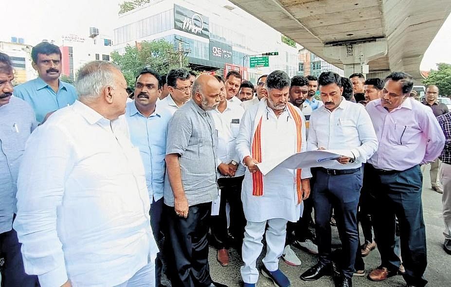 DyCM DK Shivakumar goes on city rounds, inspects pending works