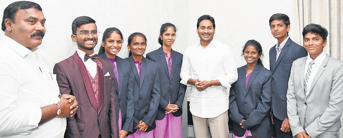 Five alumni of APSWREIS get selected for KL-YES