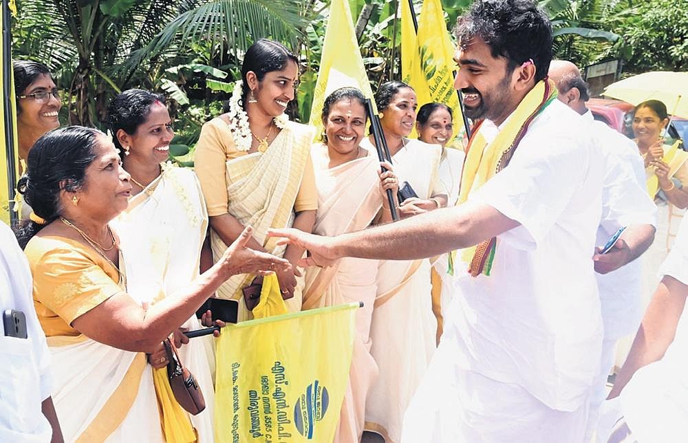 Chandy Oommen takes break for Guru Jayanthi