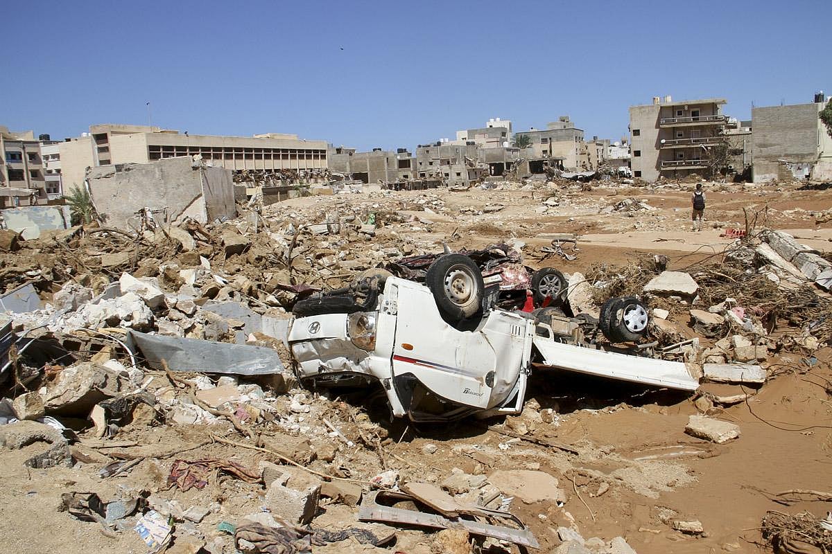 Libyan city buries thousands in mass graves after flood, while mayor ...