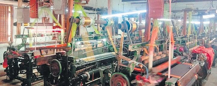 No fresh orders, polyester weavers in Telangana's Sircilla stare at ...