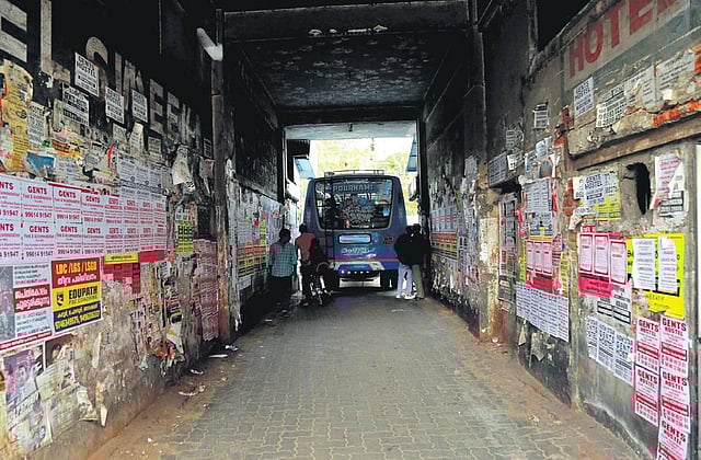 ‘Inconvenient, perilous’: Kaloor bus stand in need of a lease of life