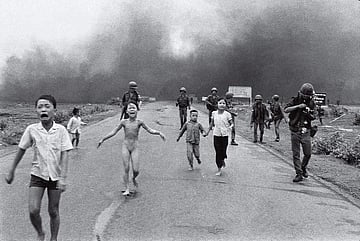 'Napalm girl' photographer Nick Ut remembers snapshots from Vietnam