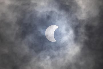 'Awesome' solar eclipse wows viewers in Australia, Indonesia