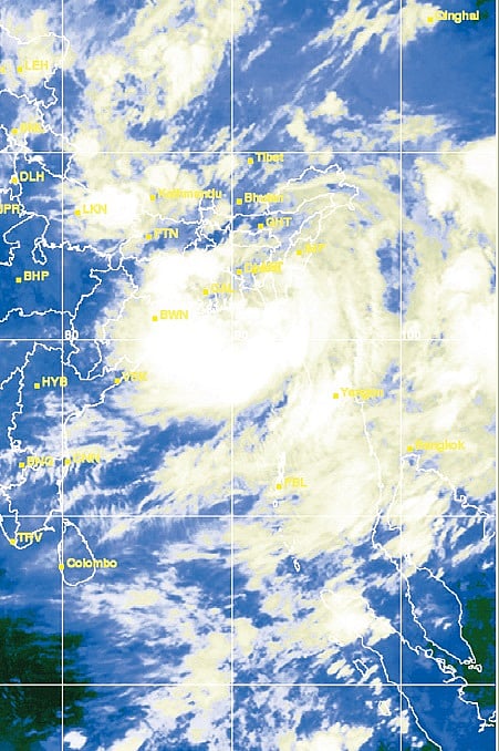 Cyclone \'Komen\' Hits Bangladesh, Odisha Breathes Easy