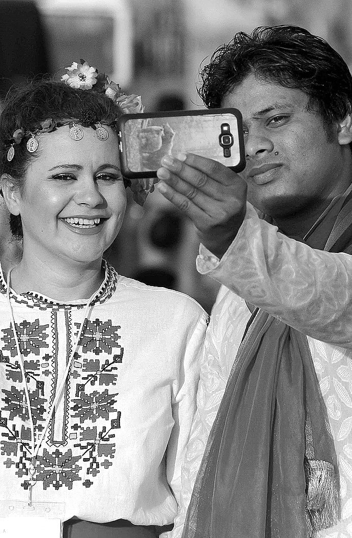 The Selfie is The Ultimate Expression of The \'I-Me\' Syndrome