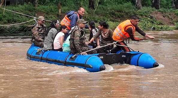 Army aviation wing flies for over 250 hours; rescues 5,000 civilians ...