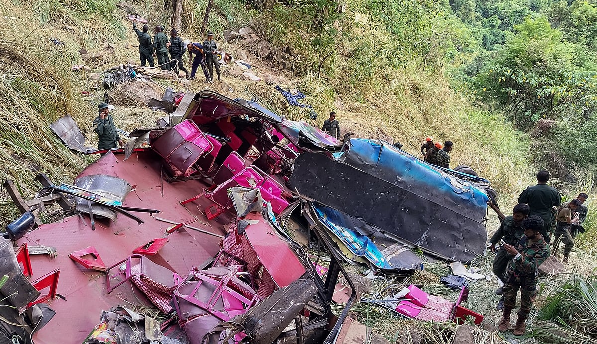 Passenger bus skids off a cliff in Sri Lanka, killing 15 and injuring ...