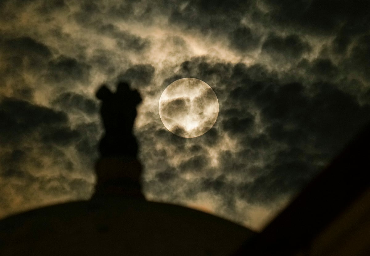 Rare total lunar eclipse tonight: ‘Blood moon’ visible with naked eye ...