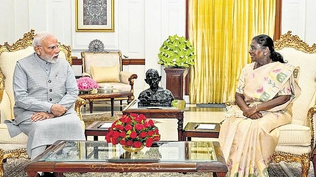 PM Modi meets President Murmu ahead of V-P poll