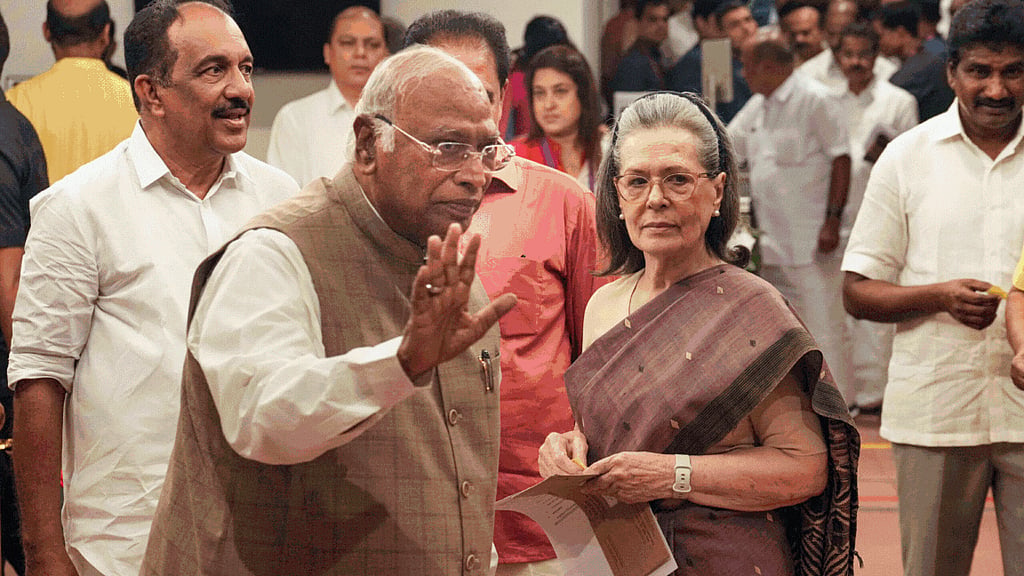Opposition stood united; all of its 315 MPs turned up for voting in VP ...