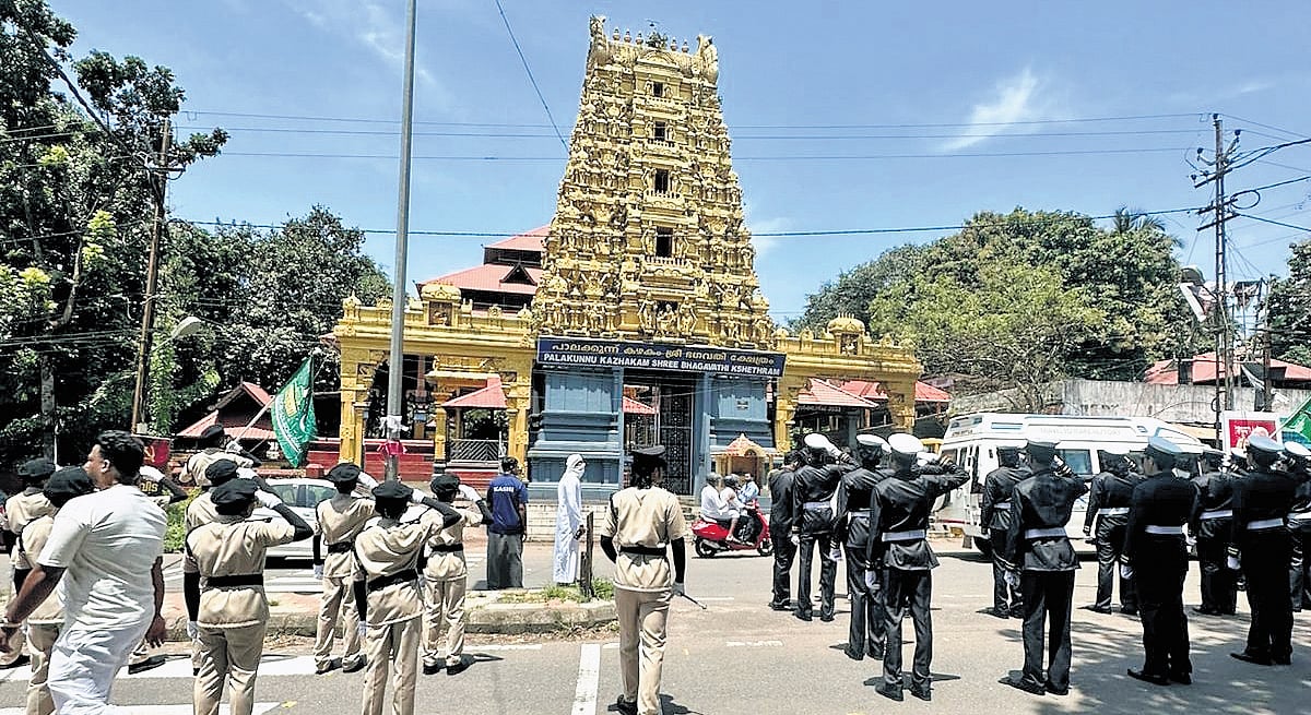 A sight to behold: Muslim rally salutes temple, showcases religious harmony