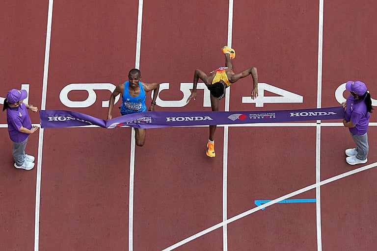 Marathon at world championships comes down to a sprint and a photo finish