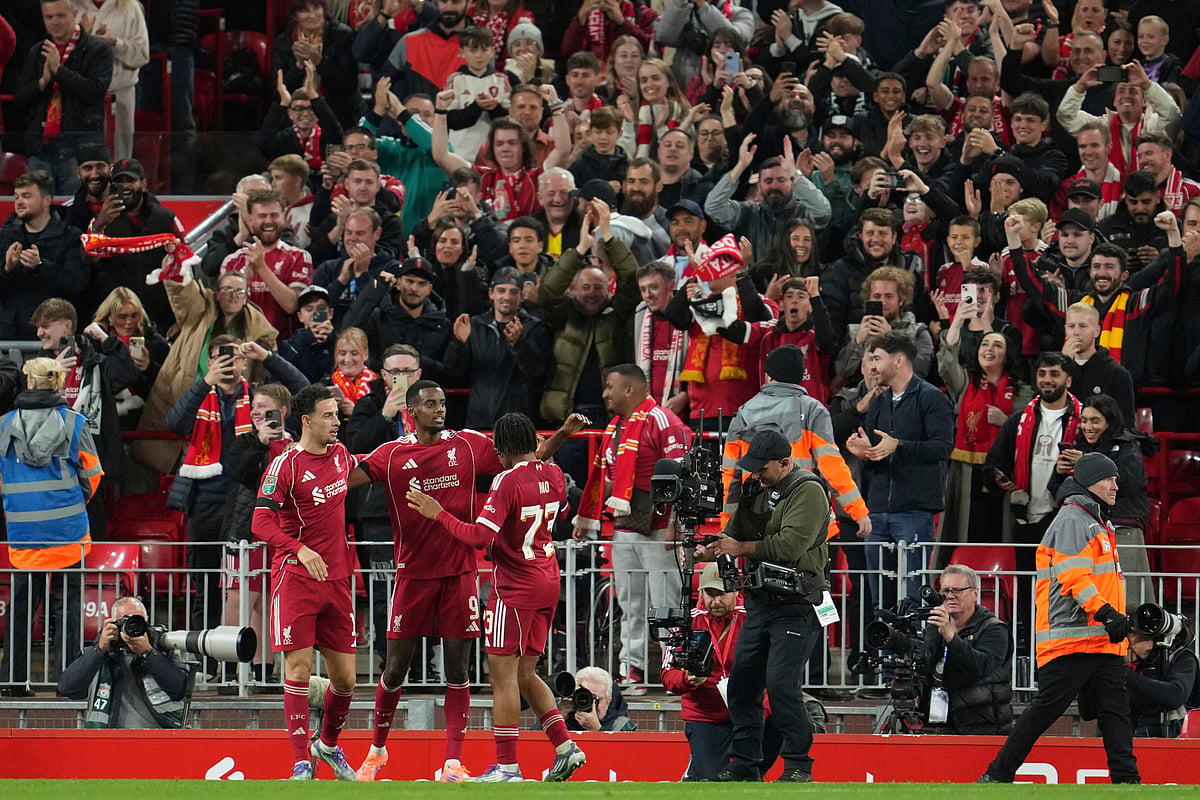 Alexander Isak scores first Liverpool goal in League Cup win, Chelsea ...