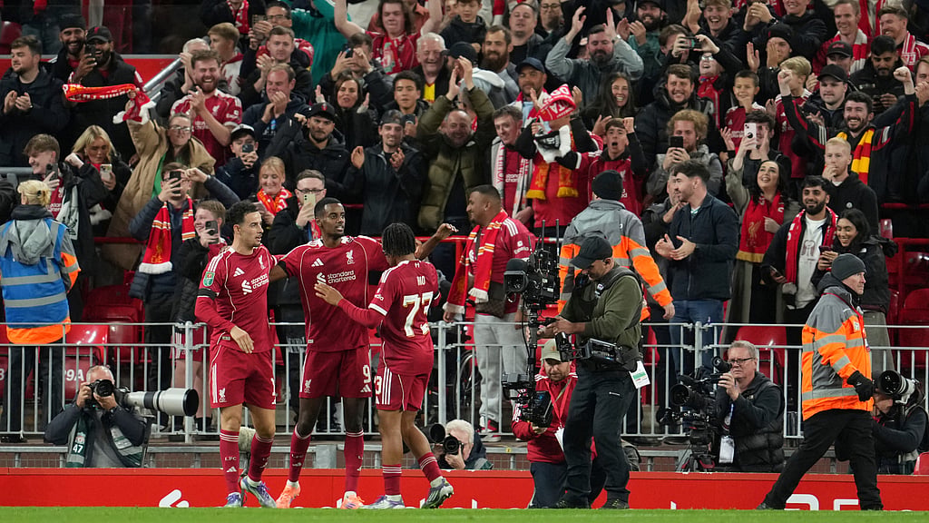 Alexander Isak scores first Liverpool goal in League Cup win, Chelsea ...
