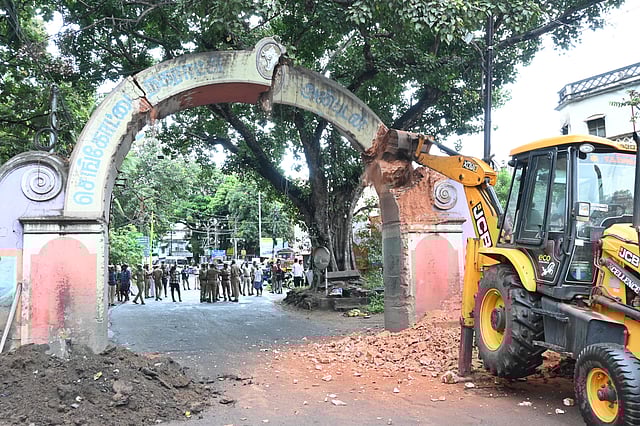 Historic arch at Shengottai entrance demolished