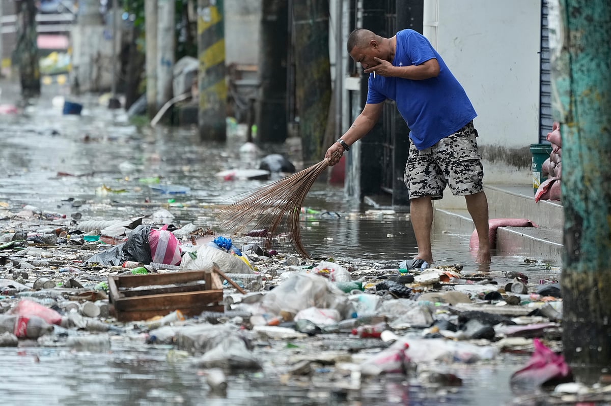 Tens of thousands rally in Manila over corruption scandal that ...