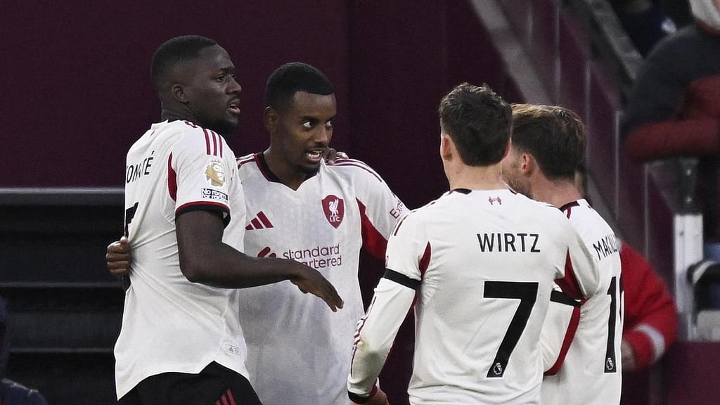 Alexander Isak scores first Premier League goal for Liverpool to sink ...