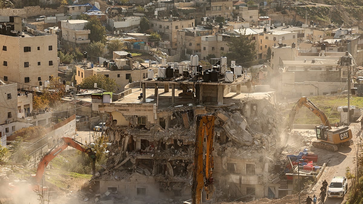 Israeli bulldozers raze building in east Jerusalem, leaving nearly 100 ...