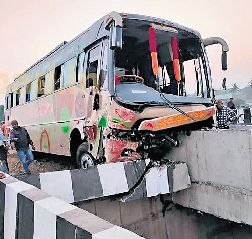 Andhra-bound tourist bus crashes in Bahanaga, driver killed, 14 hurt