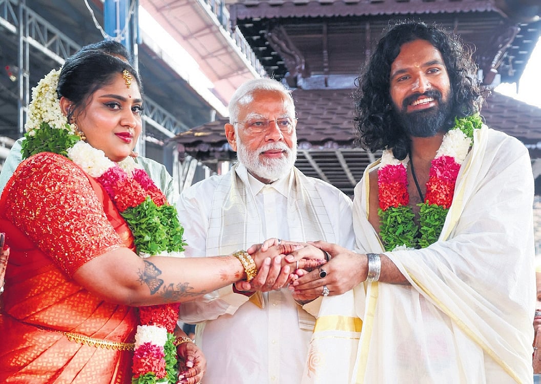 Modi blesses Bhagya and Shreyas, eight other newlywed couples at ...