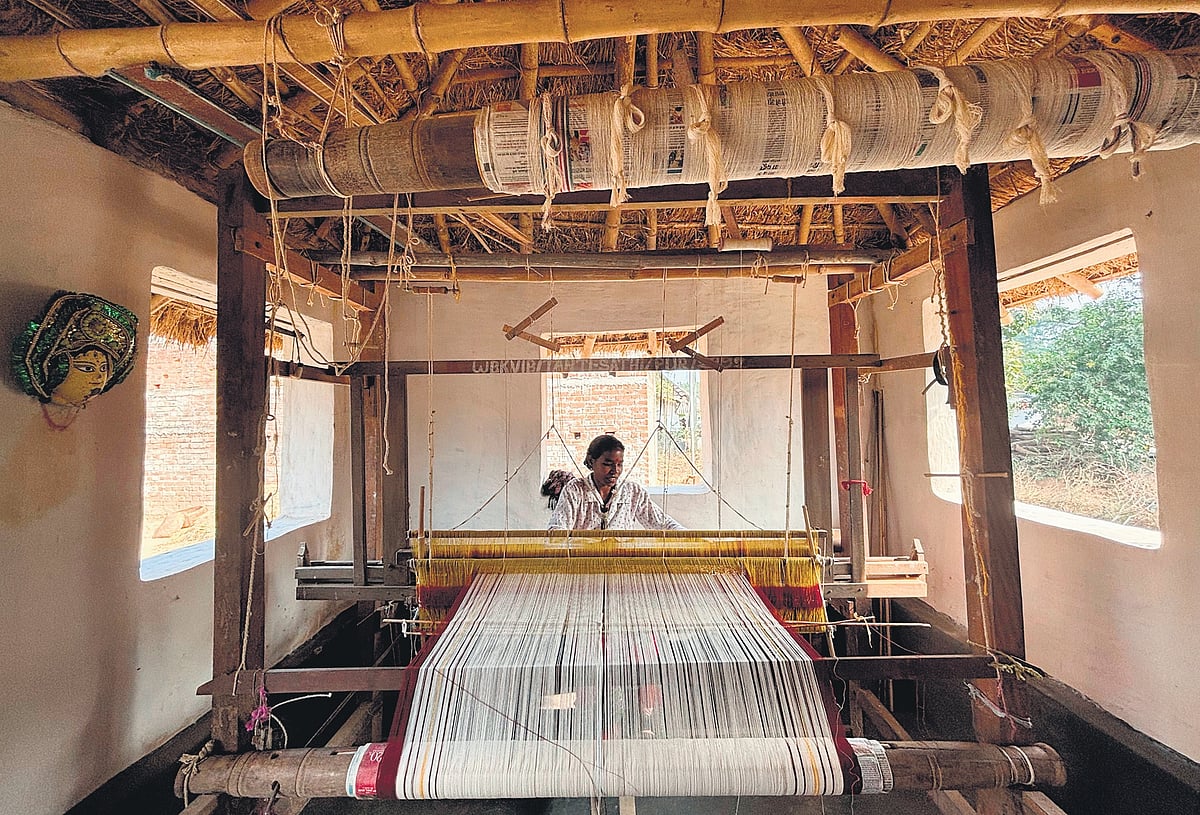 Unfolding hidden handloom tales