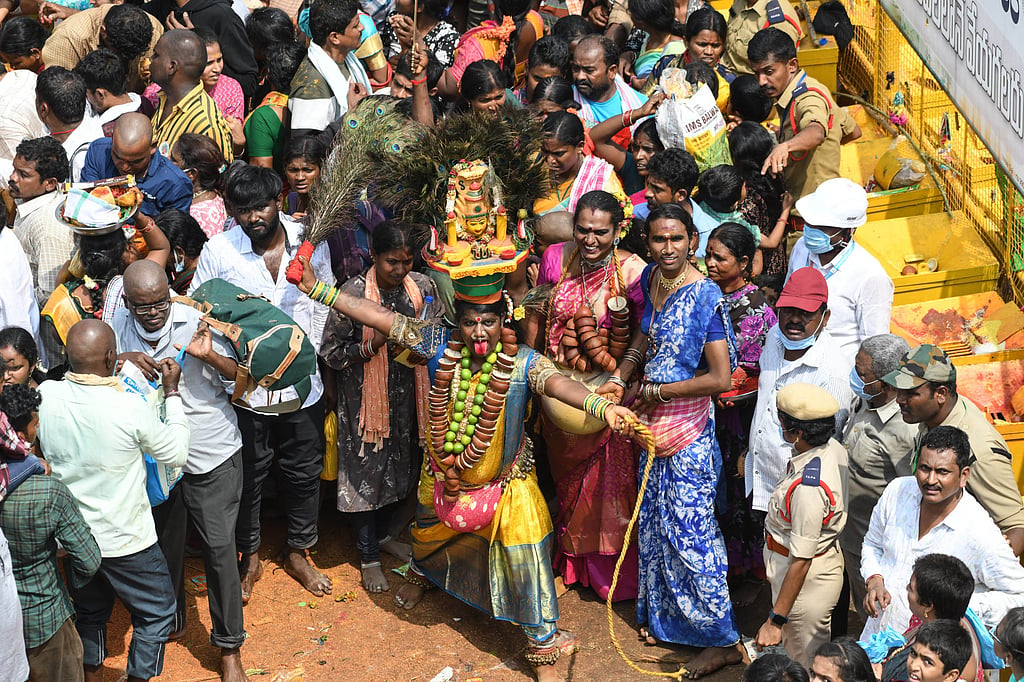 IN PICS | Medaram Jatara: Devotees offer prayers to tribal deities of ...