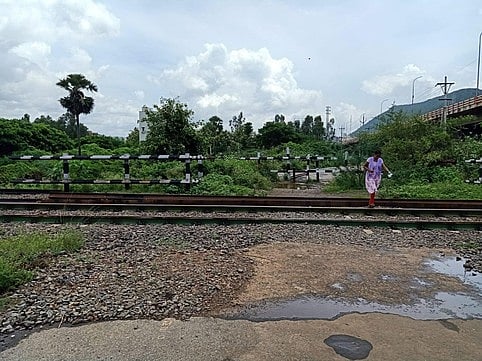 Chennai: One more woman dies in bid to cross rail track at Annanur ...