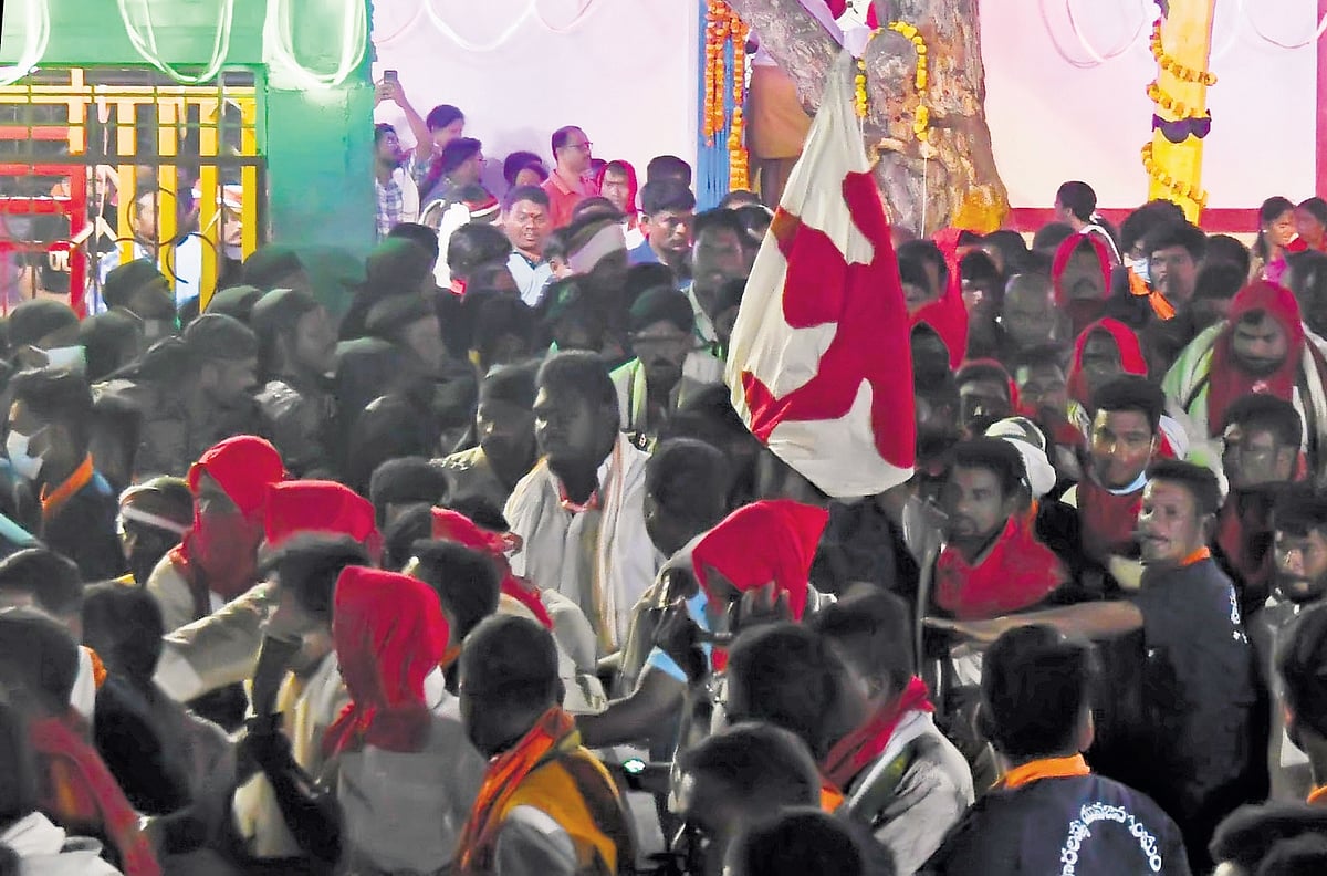 Telangana: Arrival of saralamma at altar marks commencement of jatara