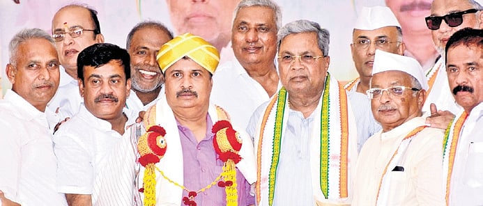 Karnataka: BJP, JDS men join Congress
