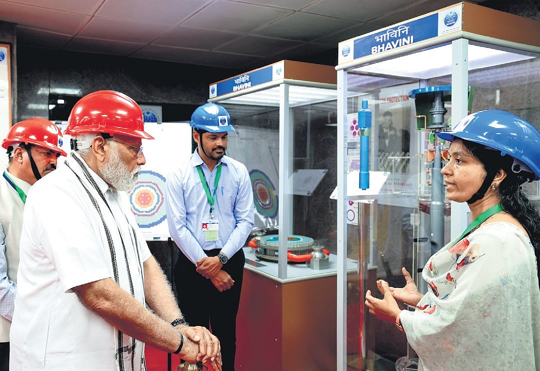 Kalpakkam fast reactor core loading begins; PM tours vault