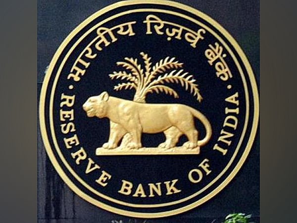 Give choice to select credit card network: RBI