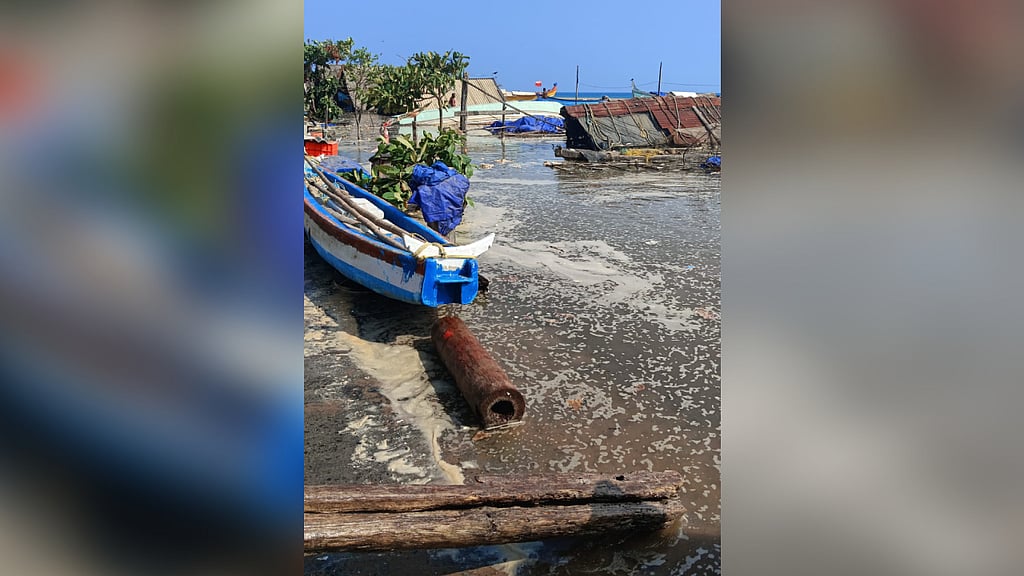 Swell waves create panic on Kerala coast, high wave alert till midnight