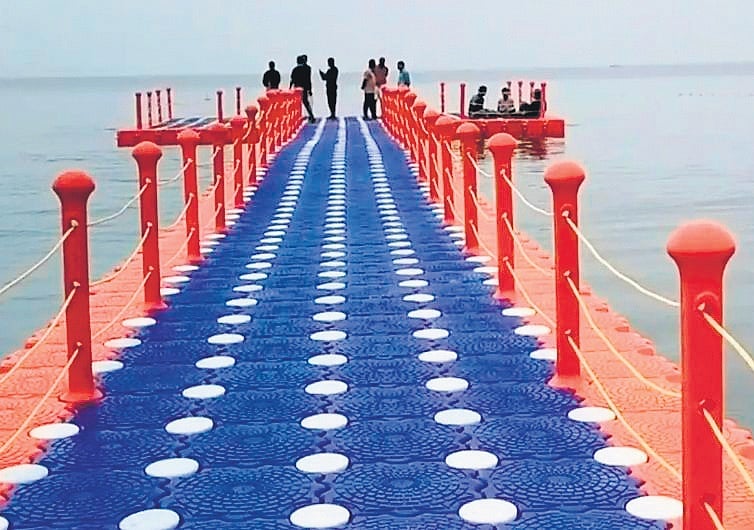 Floating bridge at Kuzhuppilly beach to reopen by month-end